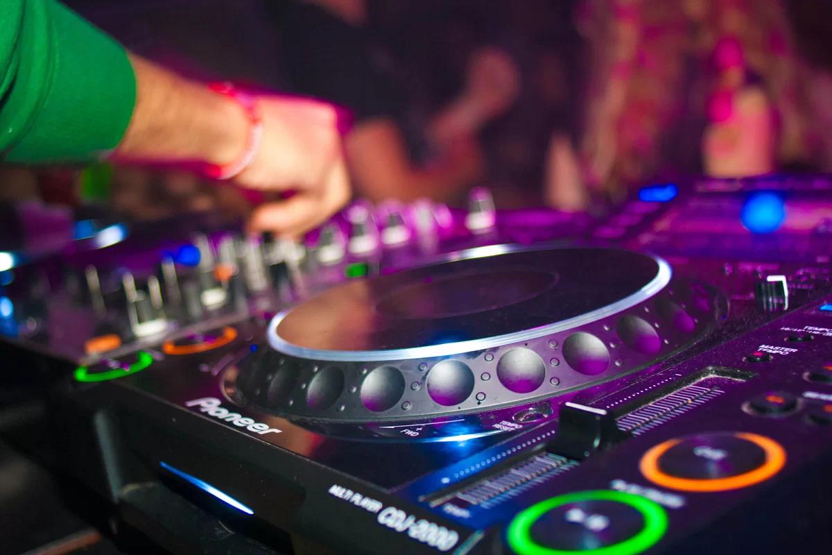 Jugar A Ser Dj: Experiencia Musical Y Divertida | Jugando Ando