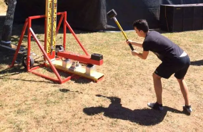 Juego Del Martillo De Fuerza: Diversión Y Competencia En Un Solo Golpe ...